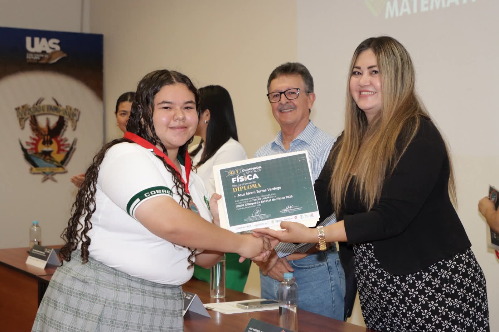 Estudiantes de COBAES brillan en olimpiadas estatales y se preparan ...